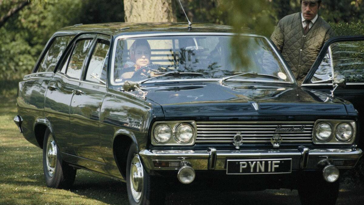 Elisabetta, regina anche al volante: ecco tutte le sue auto e il suo ...