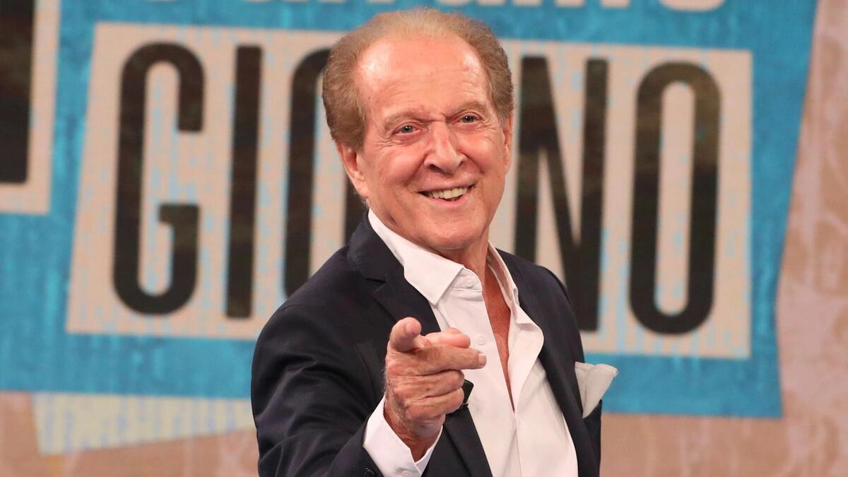 Memo Remigi via dalla Rai per una palpatina? Sgarbi non ci sta: “Se lei ...