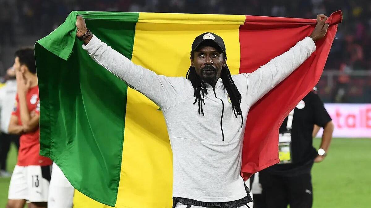 Ok, ma chi è Aliou Cissé, coach del Senegal, che somiglia a SnoopDogg e ...