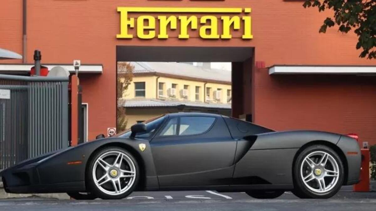 Venduta all’asta a un prezzo esorbitante l’unica Ferrari Enzo nero ...
