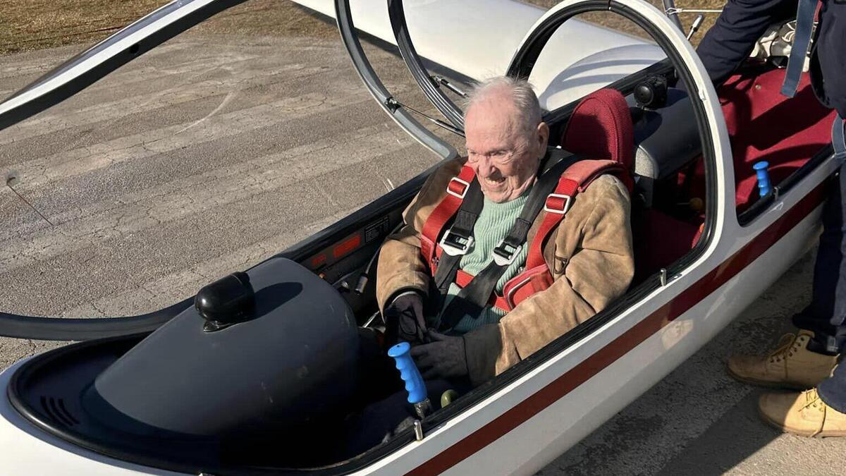 [VIDEO] Il babbo di Guido Meda in volo su un aliante a 94 anni è la ...