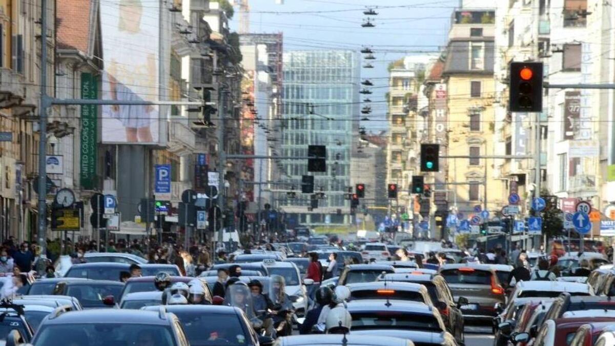 Più divieti e balzelli, più auto in circolazione: il paradosso del ...