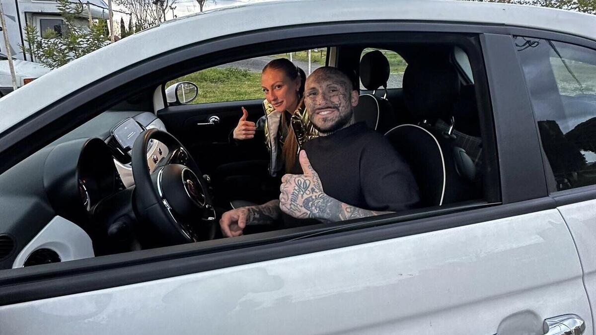 1727wrldstar, anche la sorella ha preso il muro. Doveva annà così ...