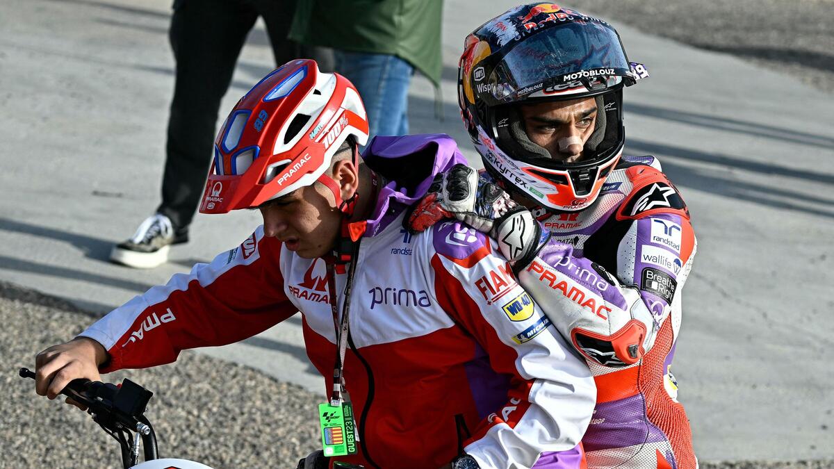 [VIDEO] Il pianto disperato di Jorge Martín a Valencia con Gigi Dall ...