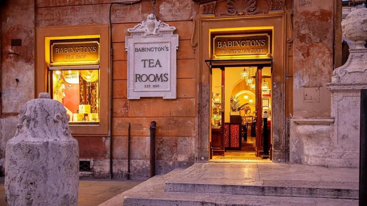 Siamo andati a bere un tè alla Babington’s Tea Room in Piazza di Spagna a Roma. Volevamo una ...