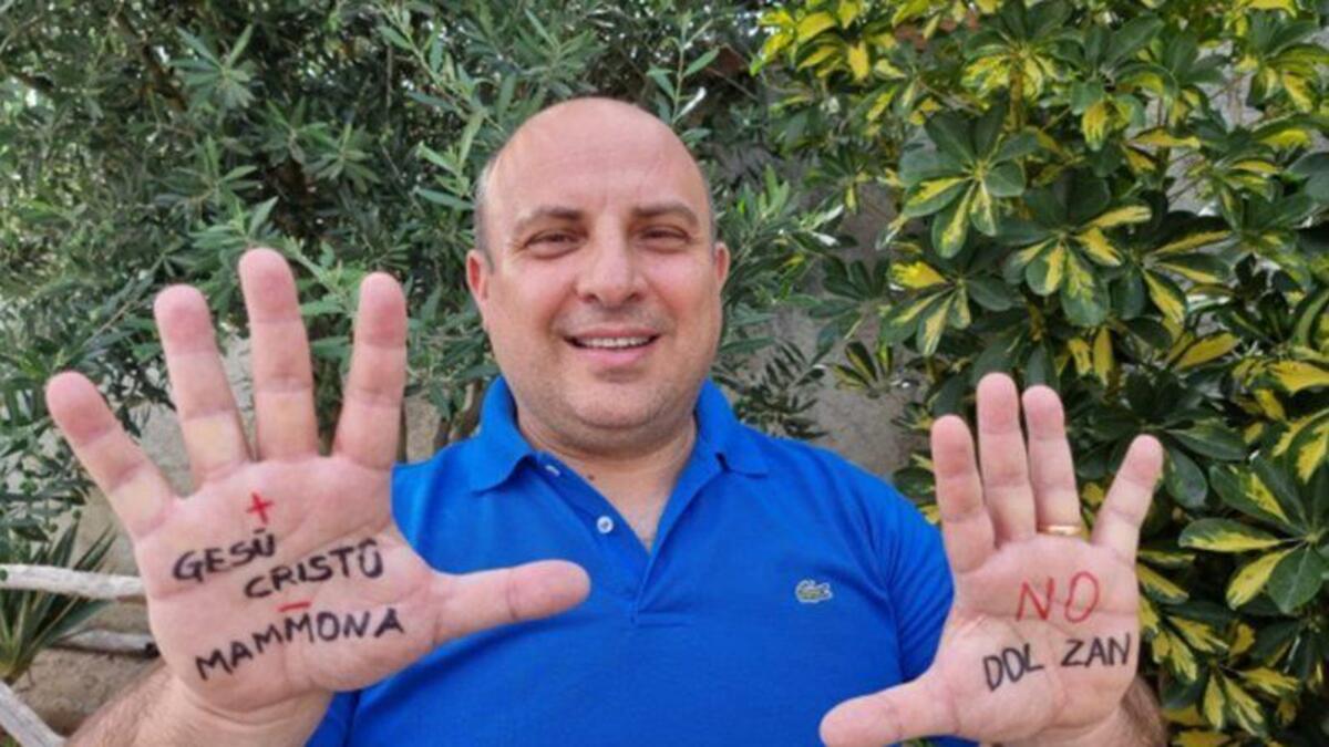 Ok, ma chi caz*o è il “santone” Massimo Ripepi, che con Bandecchi tiene ...