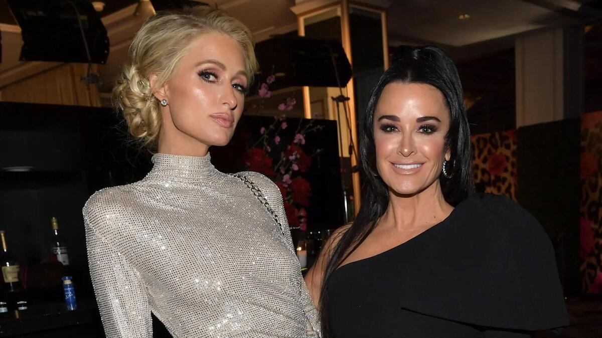 Gli Hilton come gli Agnelli? Faida in famiglia tra Paris e l’ex di sua ...