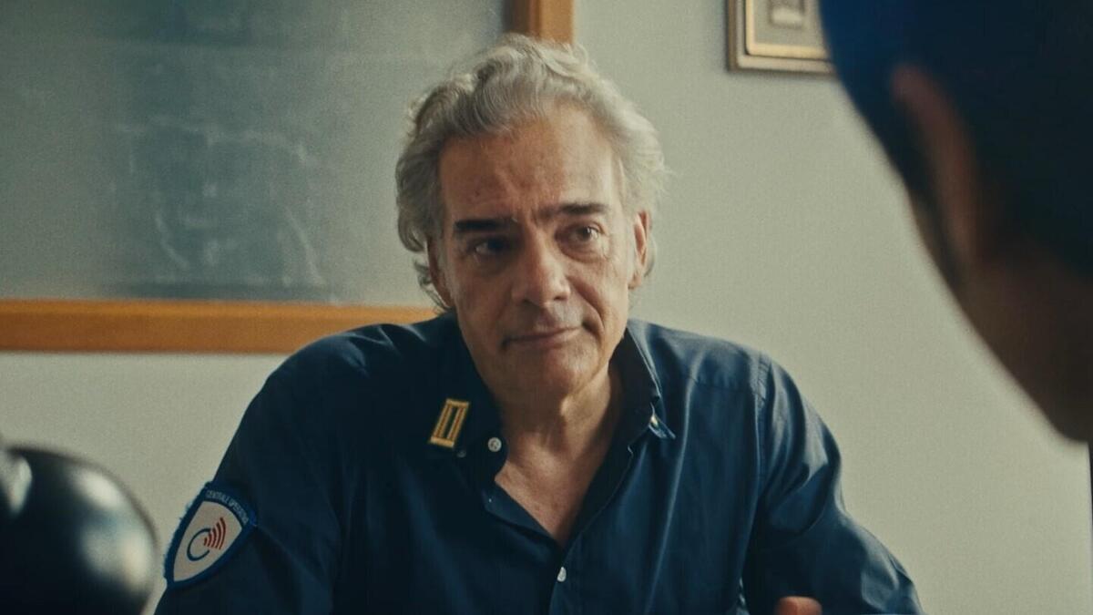 Ma cosa ci fa Roberto Parodi poliziotto nel video di Maranza di Rovazzi ...