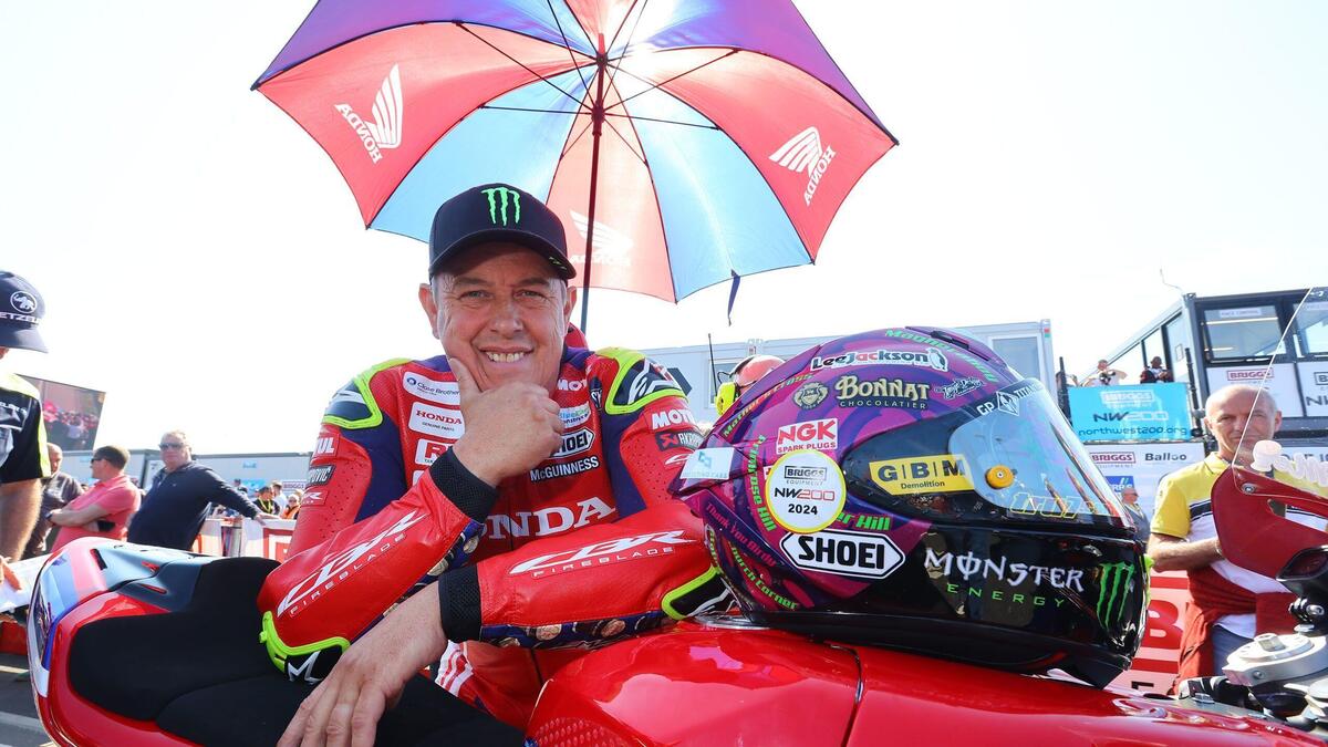 Un sontuoso John McGuinness a MOW: Valentino Rossi al TT, la sfida ...