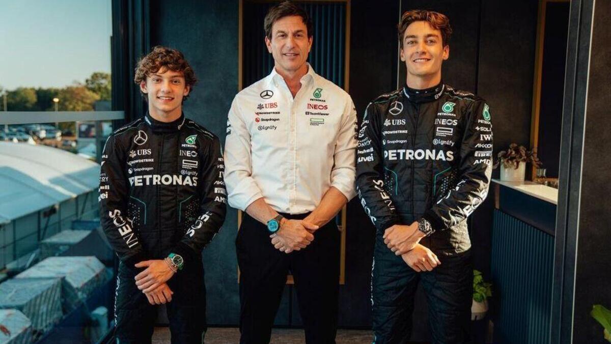 [VIDEO] Ecco come George Russell ha presentato Kimi Antonelli ai tifosi della Mercedes - MOW ...