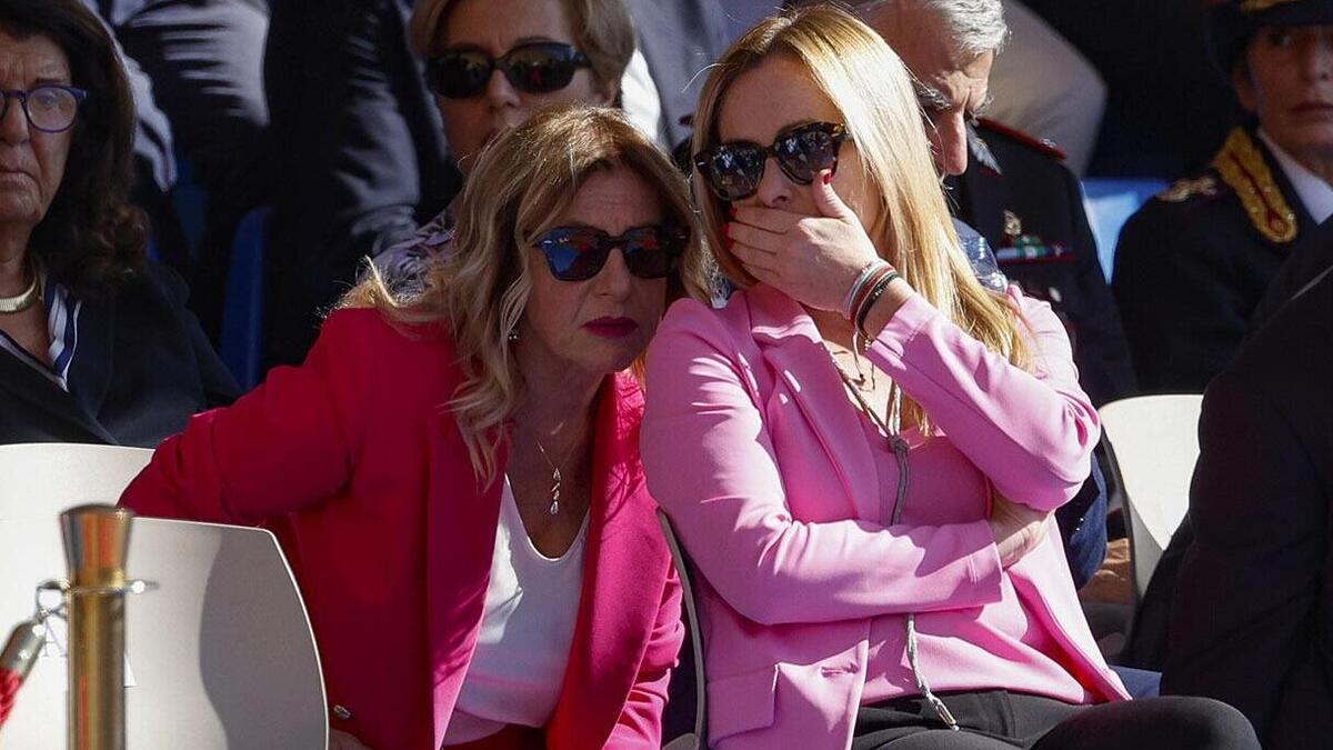 Ok, ma chi è la donna più potente del governo Meloni, Patrizia Scurti ...