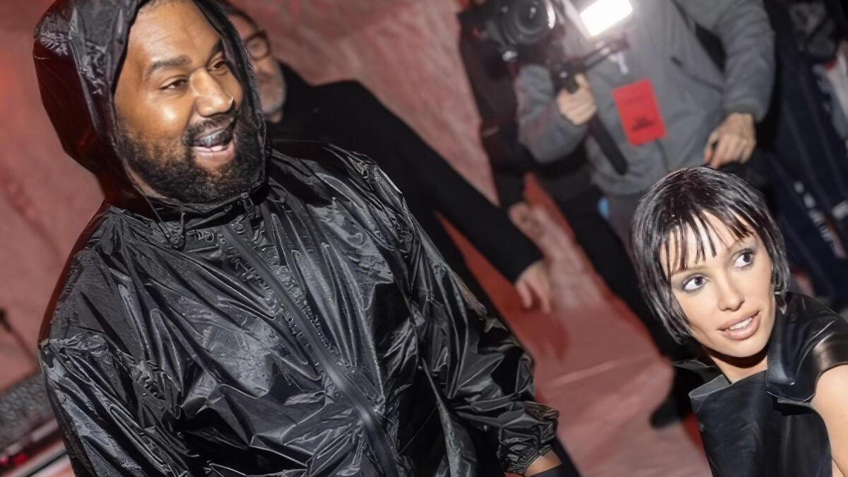 Kanye West con la madre di Bianca Censori mentre la moglie guarda? E ...