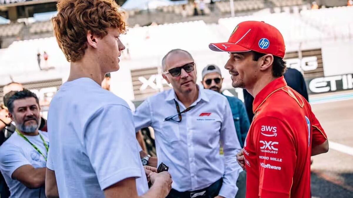 Che ci faceva Jannik Sinner tra Leclerc e Verstappen al Gp di Abu Dhabi ...