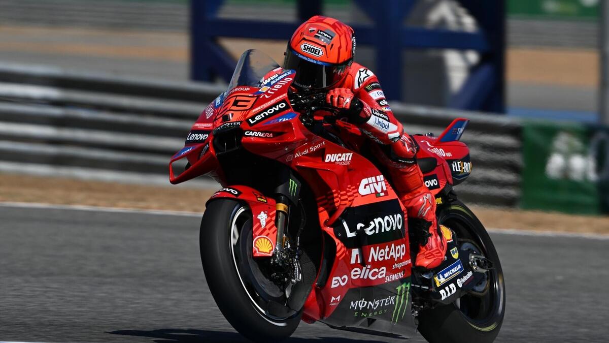 Forse non ve ne siete accorti, ma il 2025 di Lewis Hamilton in Ferrari ...