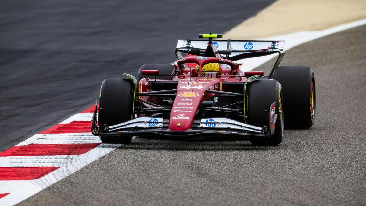 Dopo la profezia su Lewis Hamilton, i social impazziscono per il ...